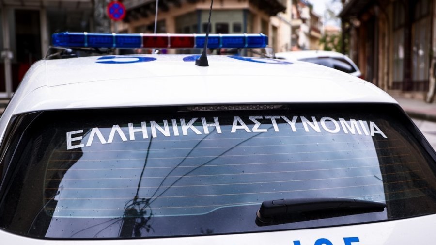 Απόστρατος ο πατέρας που κλειδώθηκε με τα παιδιά του στο ΙΧ και άνοιξε ...