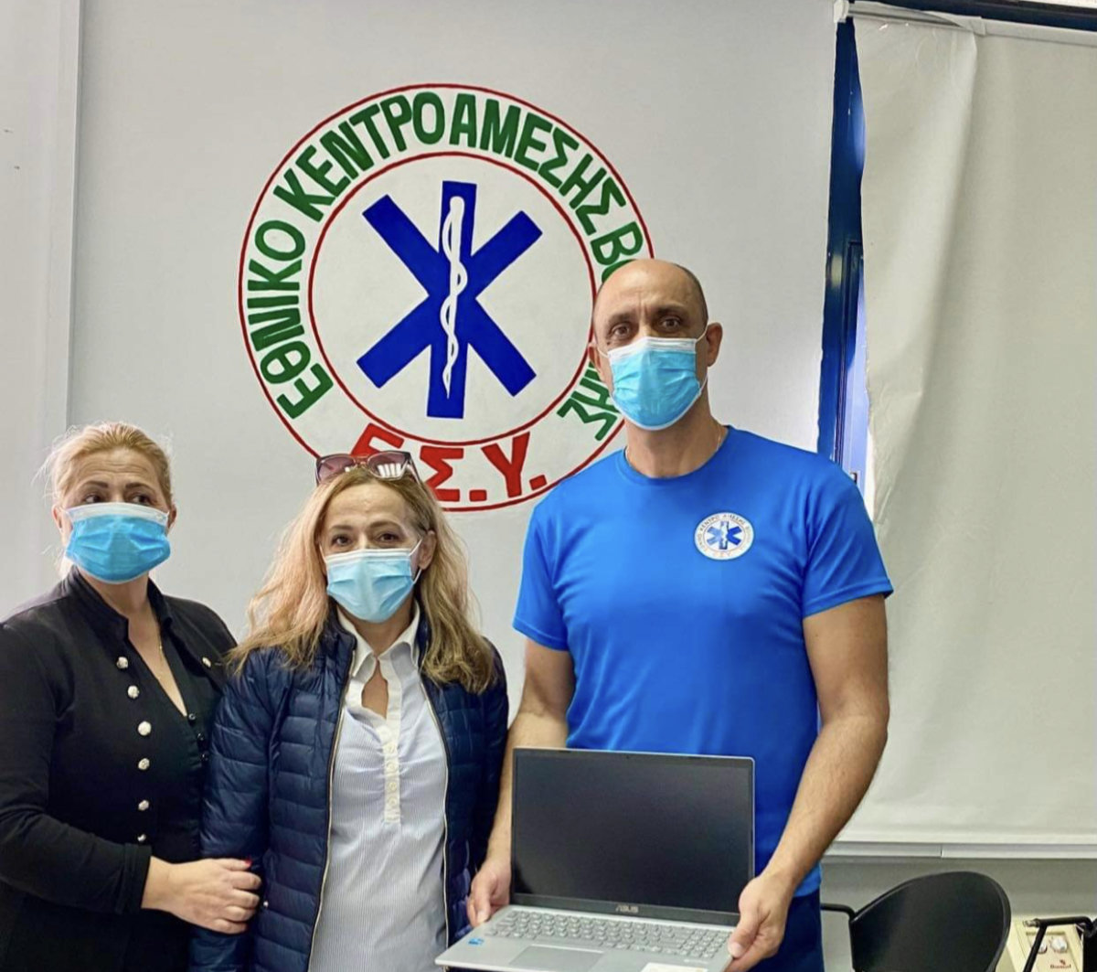 Η κατασκευαστική ΤΕΡΝΑ έκανε δώρο ένα λαπτοπ στο ΕΚΑΒ Θεσσαλίας ...